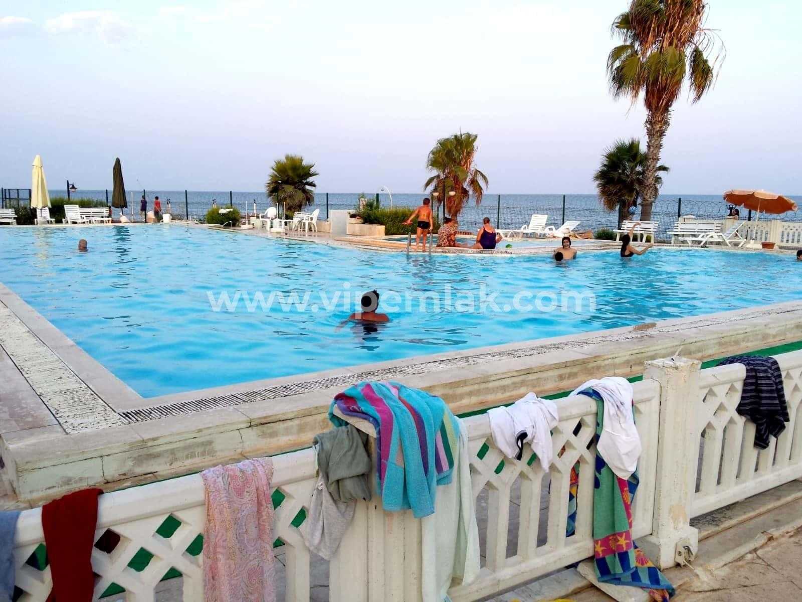 ÇEŞMELİDE DENİZE SIFIR KONUMDA KELEPİR FİYATTA SATILIK VİLLA ...